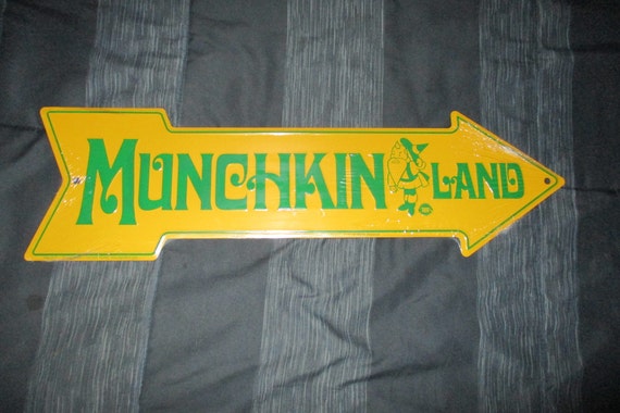 WIZARD of OZ MUNCHKINLAND Metal Arrow Sign - Etsy