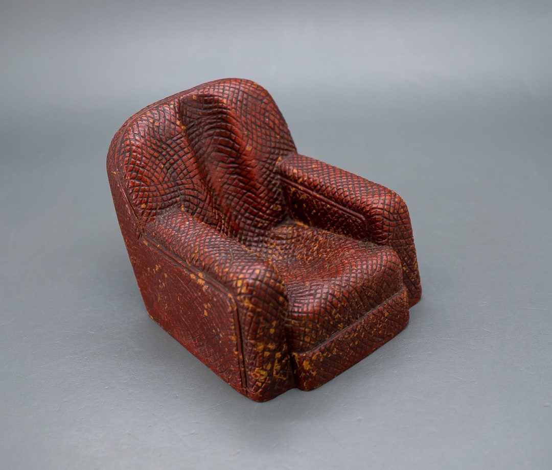 Syroco Wood Oxblood Single Couch-style Chair Figural Pipe Holder / Rest ...
