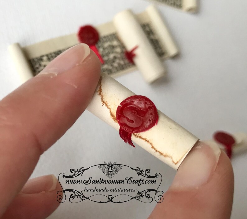 Miniature Scroll With Imitation of Wax Seal, Dollhouse Miniature 1/12 ...