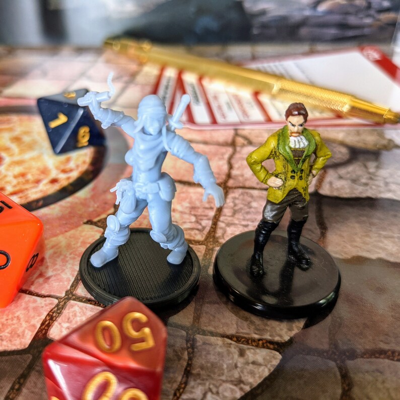 3D Printed Female Bomb Thrower Miniature: D&D, Pathfinder RPG - Etsy