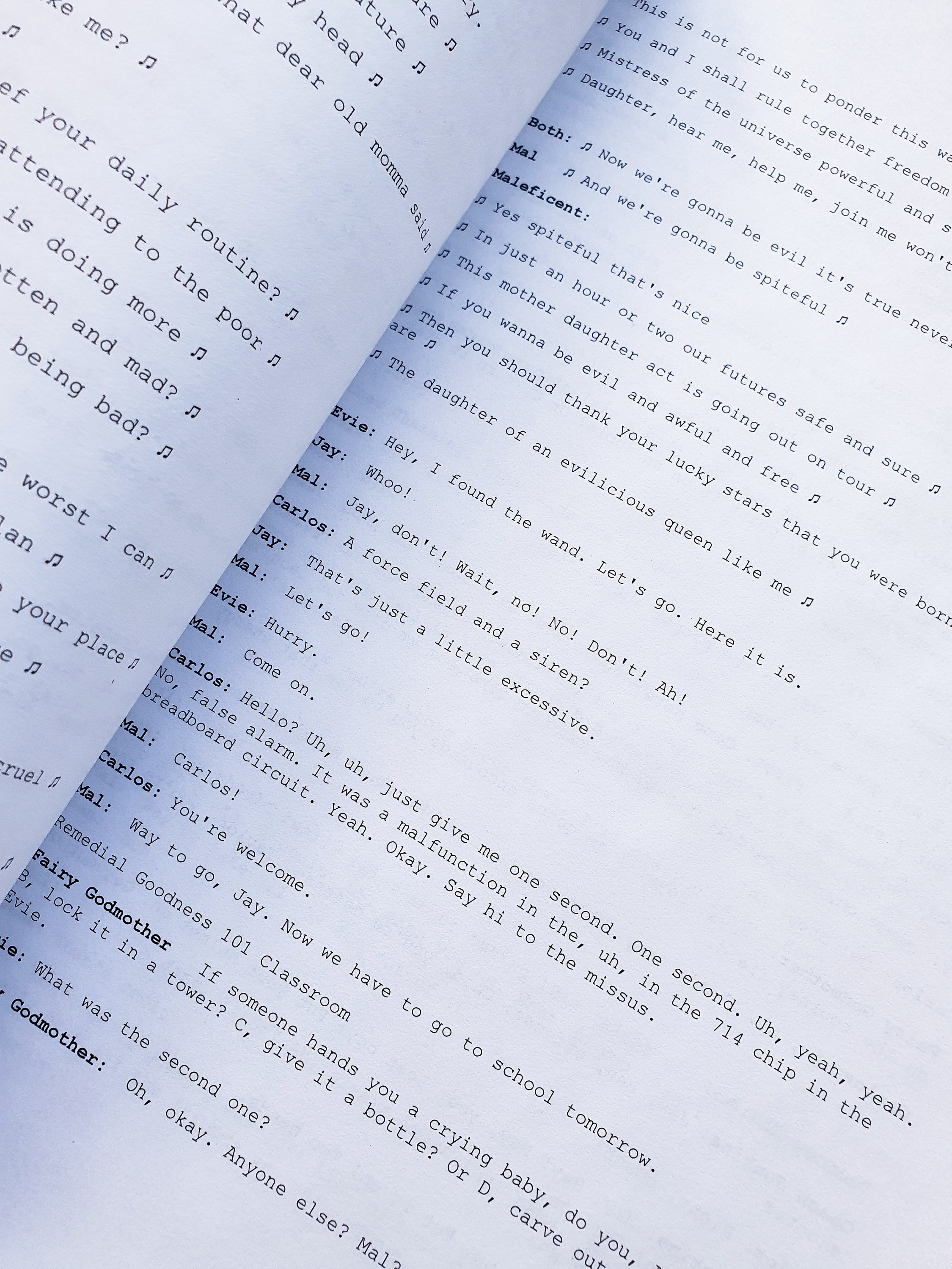 Collectibles Art & Collectibles Memorabilia DESCENDANTS Autograph ...