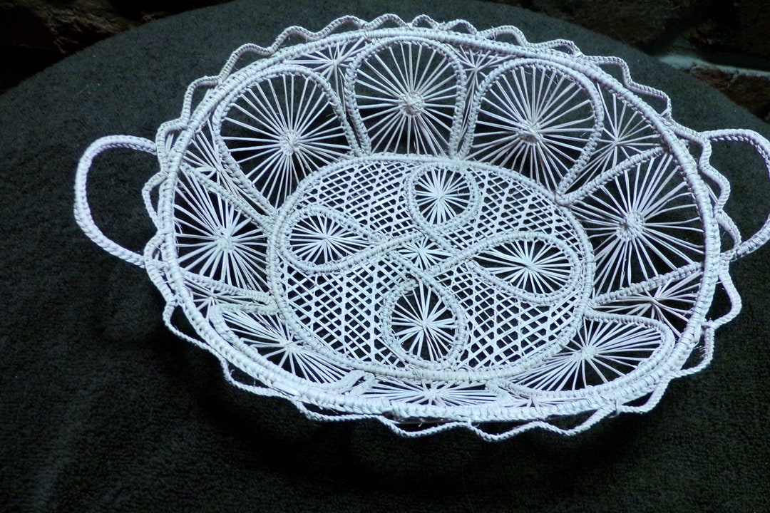 Iraca Palm Straw Handled Basket, Pale Pink Palm Straw Handed Basket ...