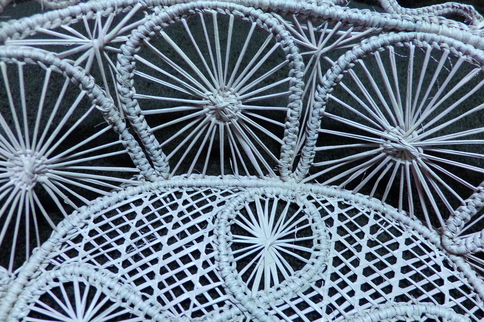 Iraca Palm Straw Handled Basket, Pale Pink Palm Straw Handed Basket ...