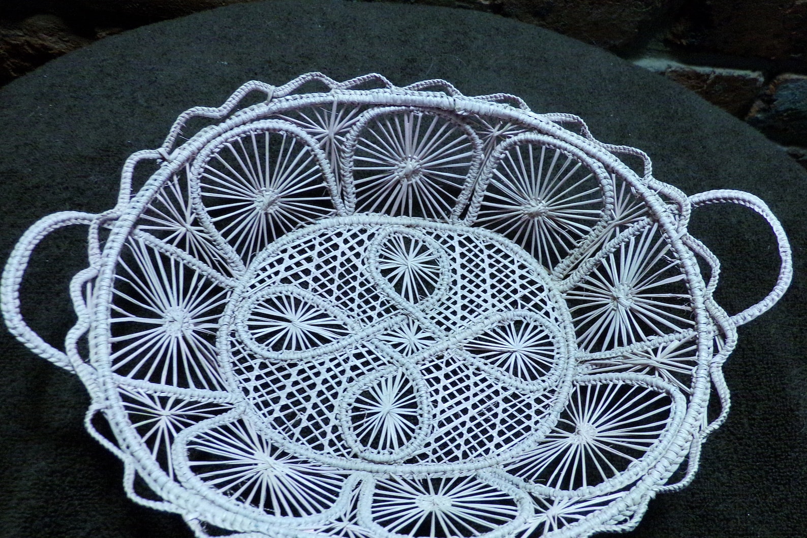 Iraca Palm Straw Handled Basket, Pale Pink Palm Straw Handed Basket ...