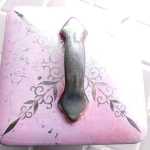 Edward Sharp & Sons Ltd of Maidstone, Kent Queen Elizabeth Prince Tin ...