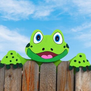 Green Frog Fence Peeker or Wall Hanging Yard Art Garden Playground Pre ...