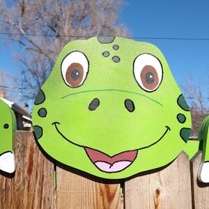 Green Frog Fence Peeker or Wall Hanging Yard Art Garden Decorative Sign ...