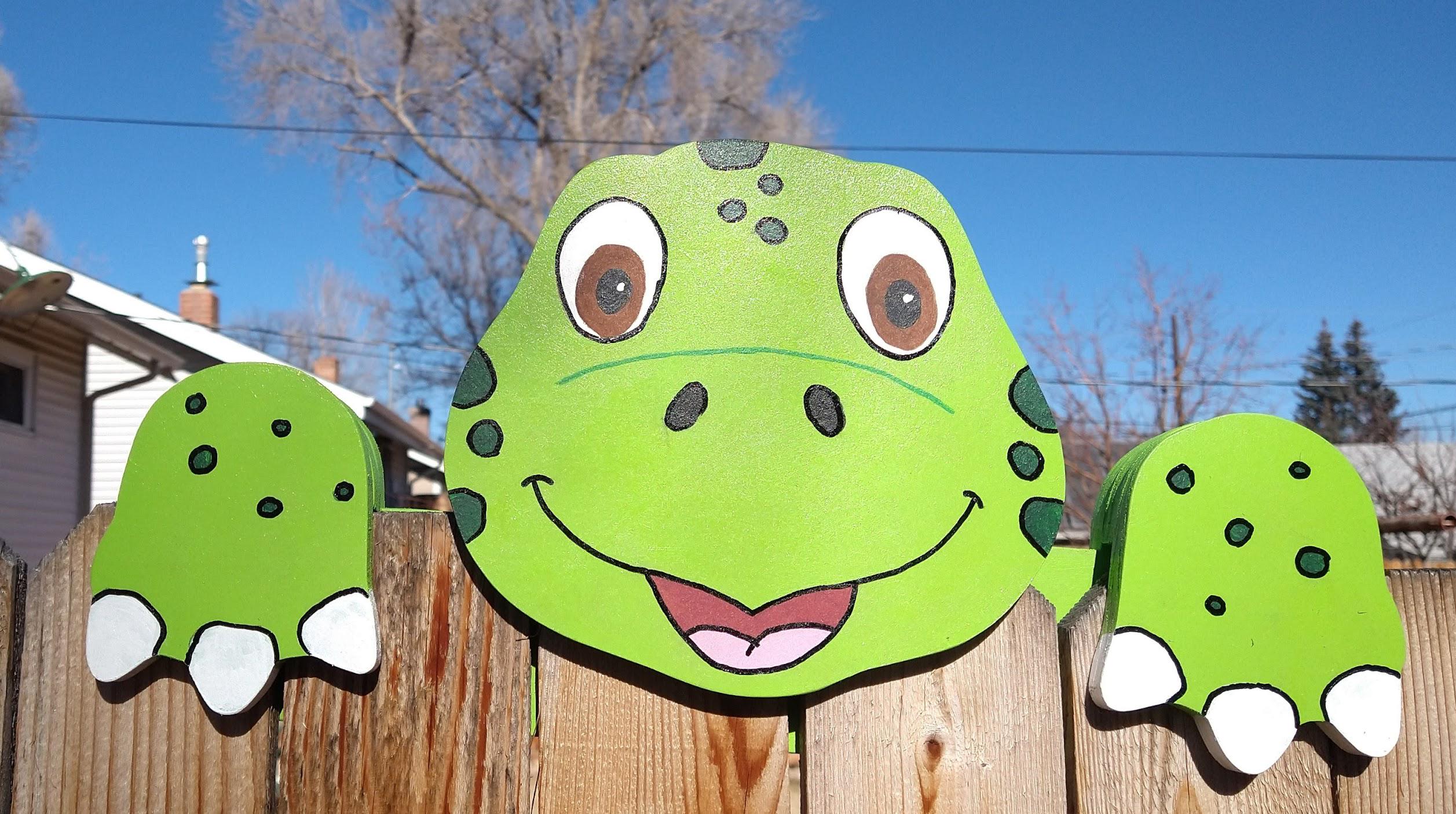 Green Frog Fence Peeker or Wall Hanging Yard Art Garden Decorative Sign ...