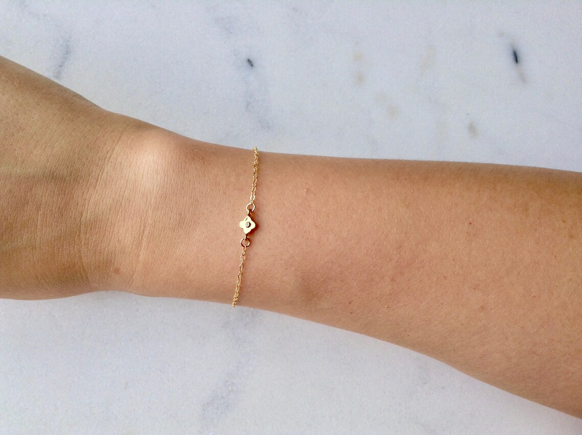 Tiny Flower Bracelet Minimalist Bracelet Tiny Gold Bracelet - Etsy