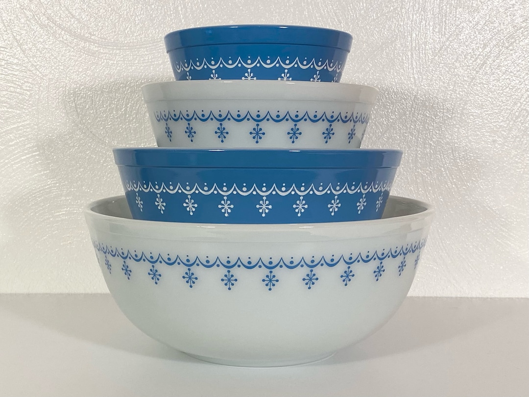 Pyrex Snowflake Garland Mixing Bowl Set - Etsy