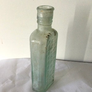 Old Vintage Antique Green Glass Bottle Ellimans Universal Embrocation ...