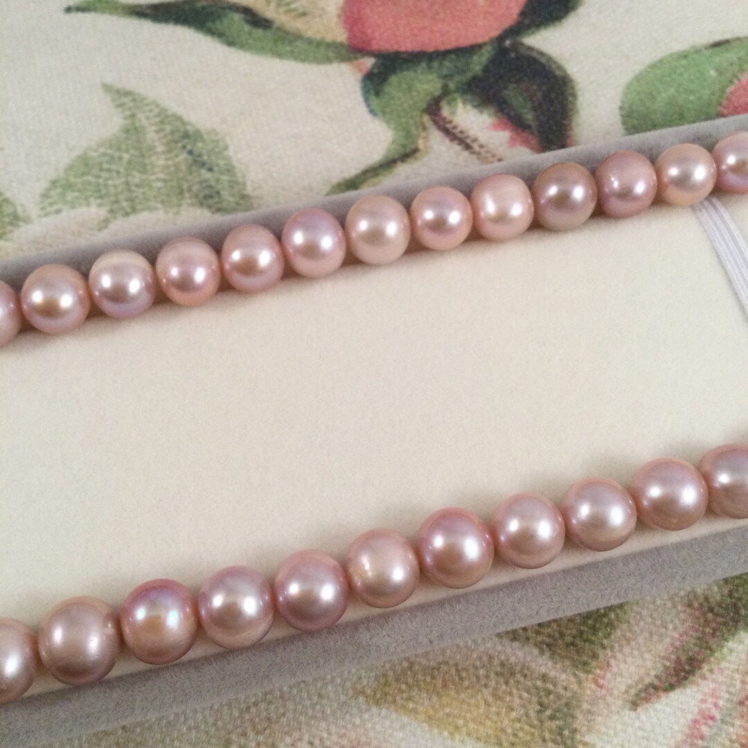 Vintage Jewellery Pearl Necklace String of Lilac Pearls Antique Art ...
