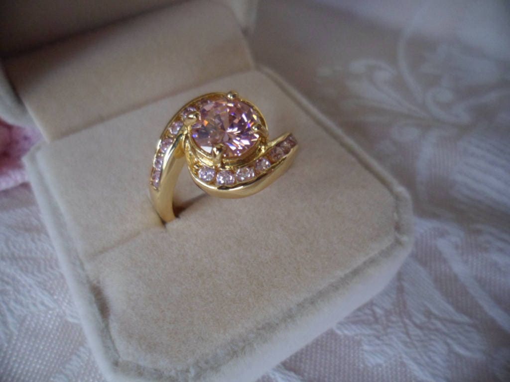 Vintage Jewellery Yellow Gold Ring with large round Pink | Etsy