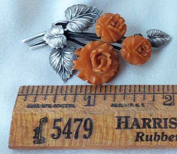 1930s-40s Brooch, Bakelite Flowers and Silver Plate. - Gem