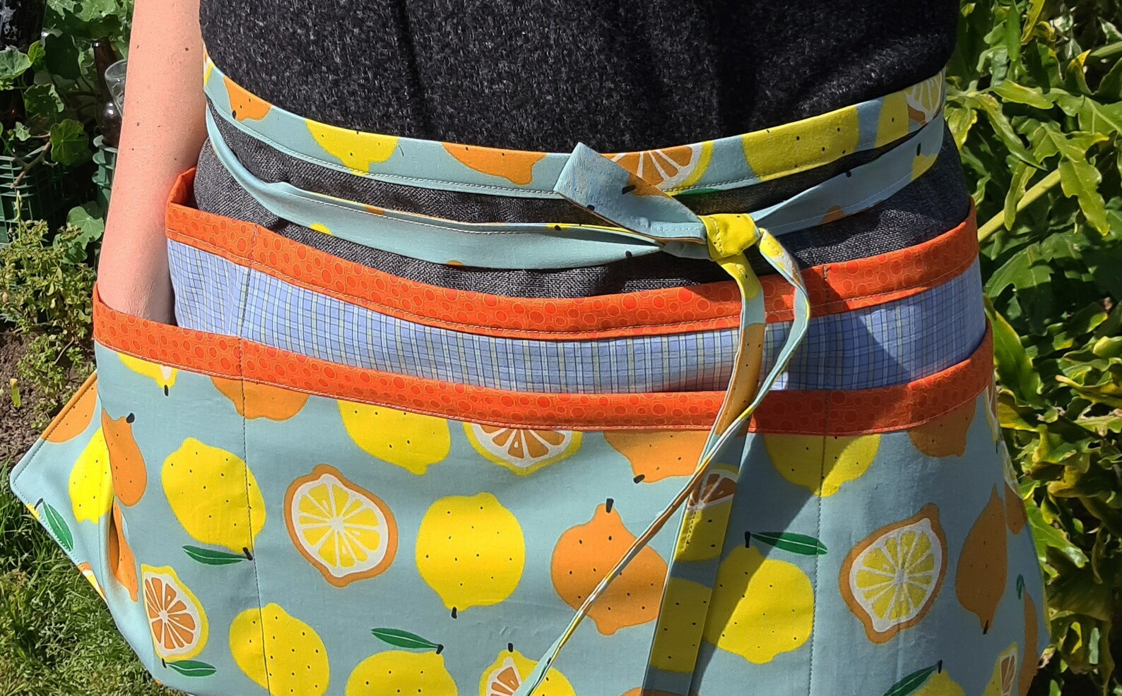 Half apron sewing pattern for women . Teacher utility apron | Etsy
