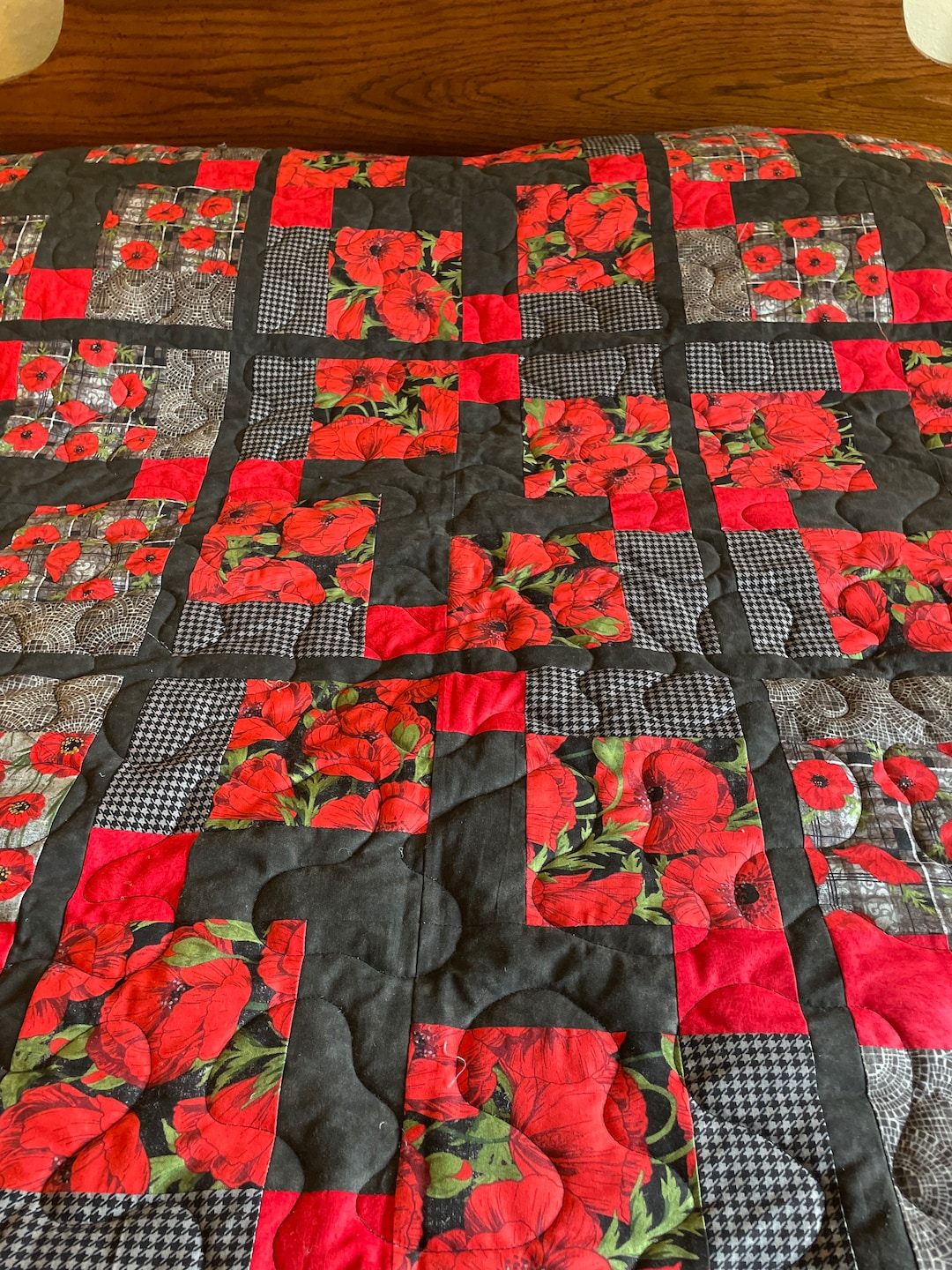 Reduced Gorgeous Red Poppies Are the Feature of This Super Large Queen ...
