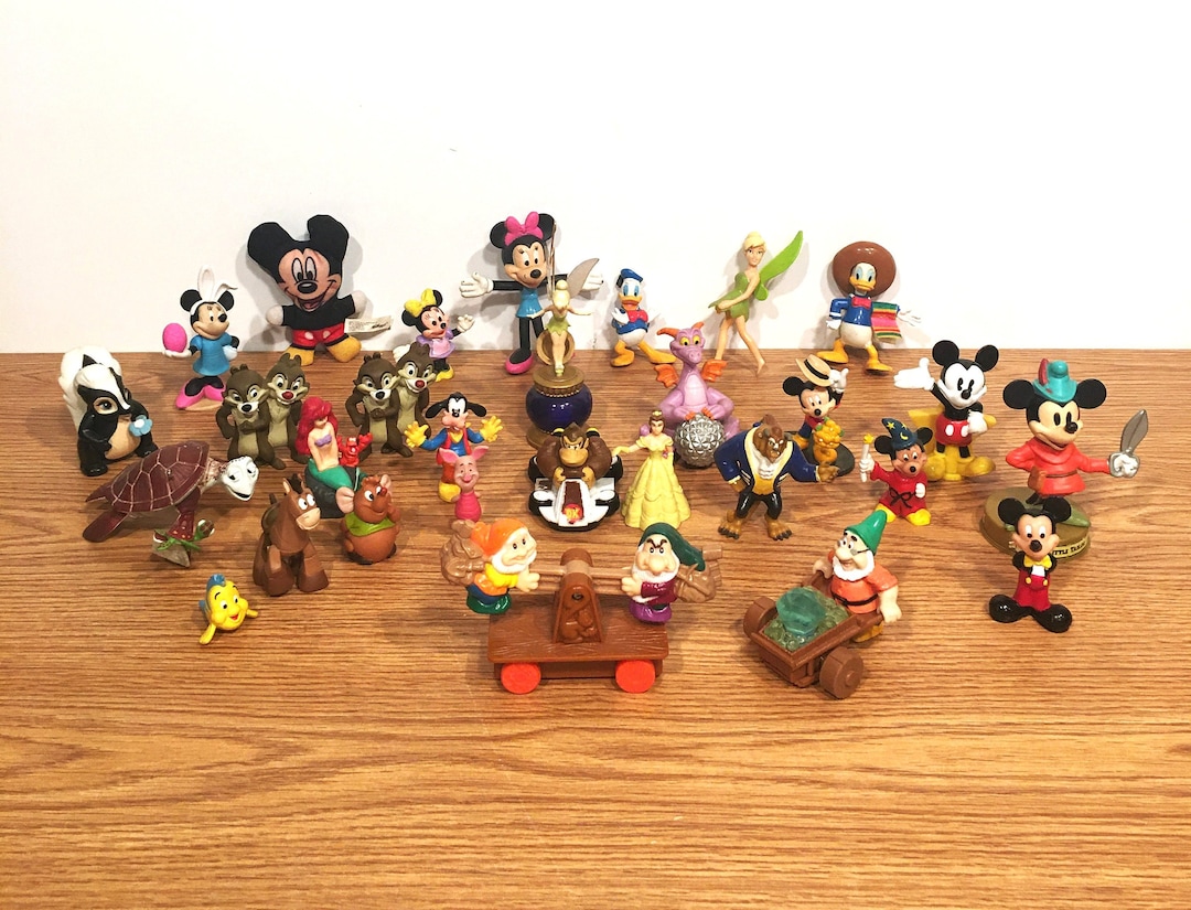 Lot of 29 Assorted Plastic DISNEY Character Miniatures Approx. 1 to 5 ...