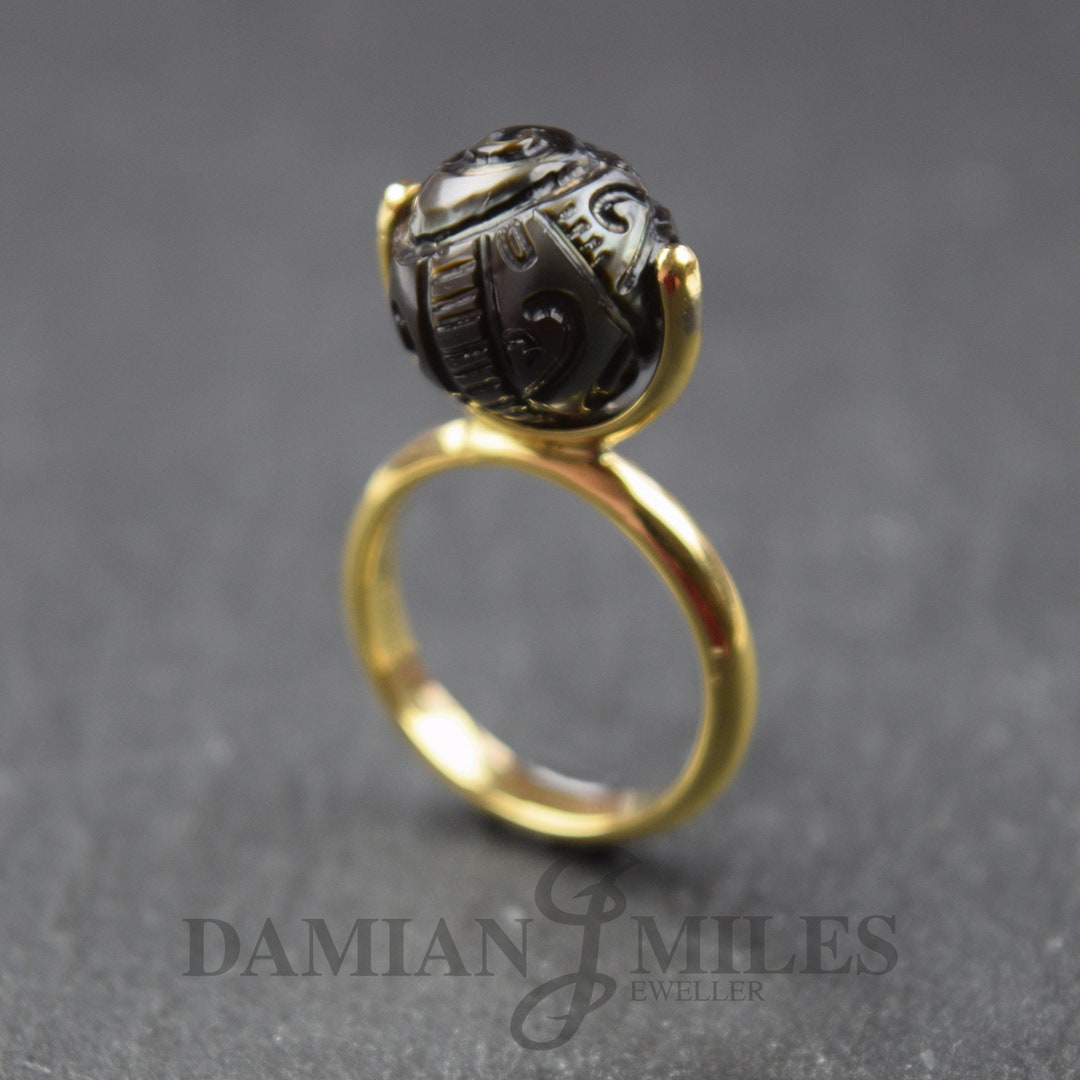 Taurus Ring in 18ct Gold and Carved Tahitian Cultured Pearl - Etsy UK