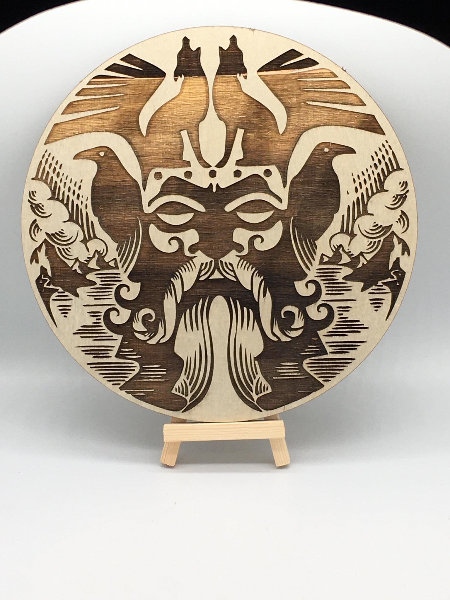 Silueta de odín con cuervos de madera redonda de 9" - Etsy México
