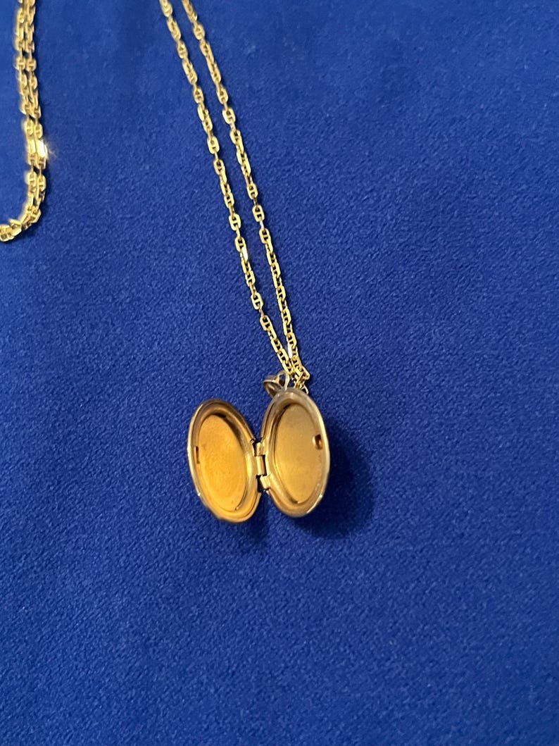 New in Original Box-vintage 14K Yellow Gold Oval Floral Design Photo ...