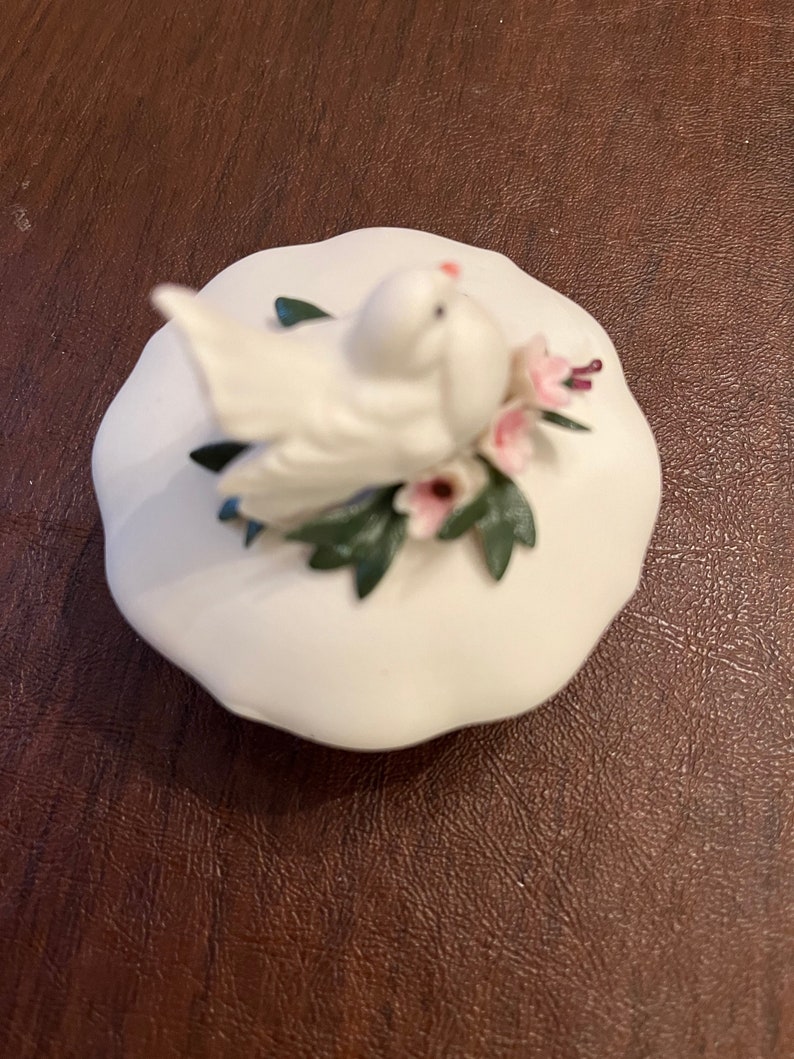 Capodimonte Porcelain Trinket Box With Bird and Flowers on Top- Mollica ...