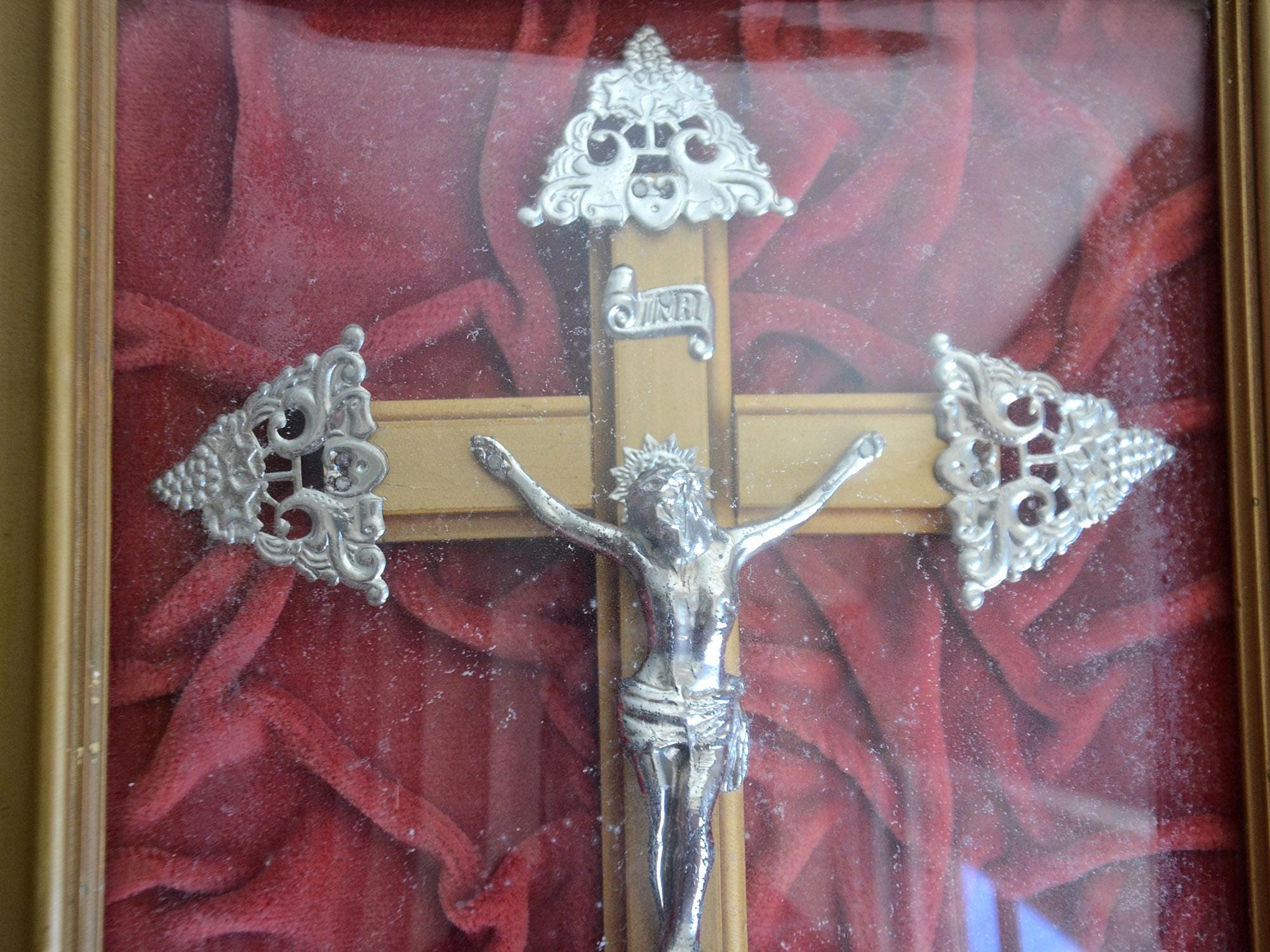 Religious Reliquary Frame With Crucifix, Convex Glass 1900, Vintage ...