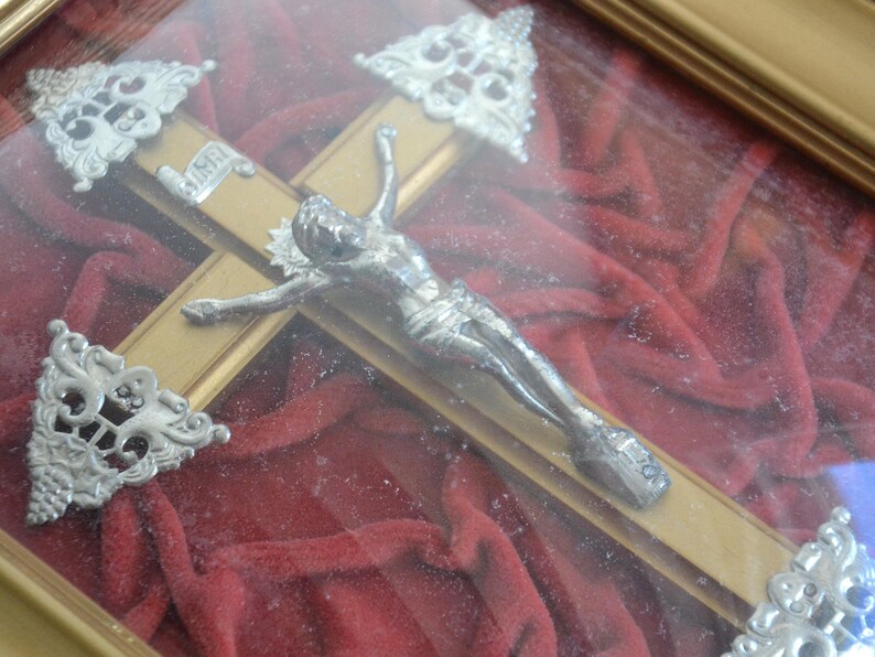 Religious Reliquary Frame With Crucifix, Convex Glass 1900, Vintage ...