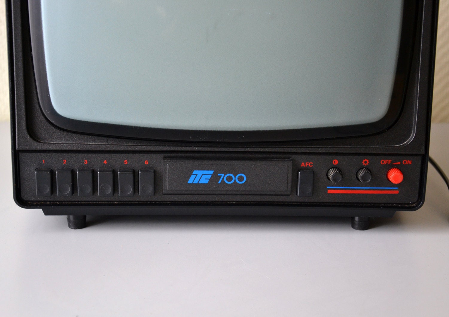 Vintage TV ITC 700 / television black case 70s 80s / in | Etsy