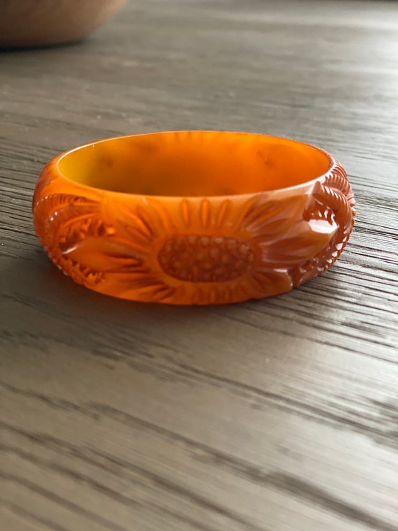 deep carved bakelite flower - Gem