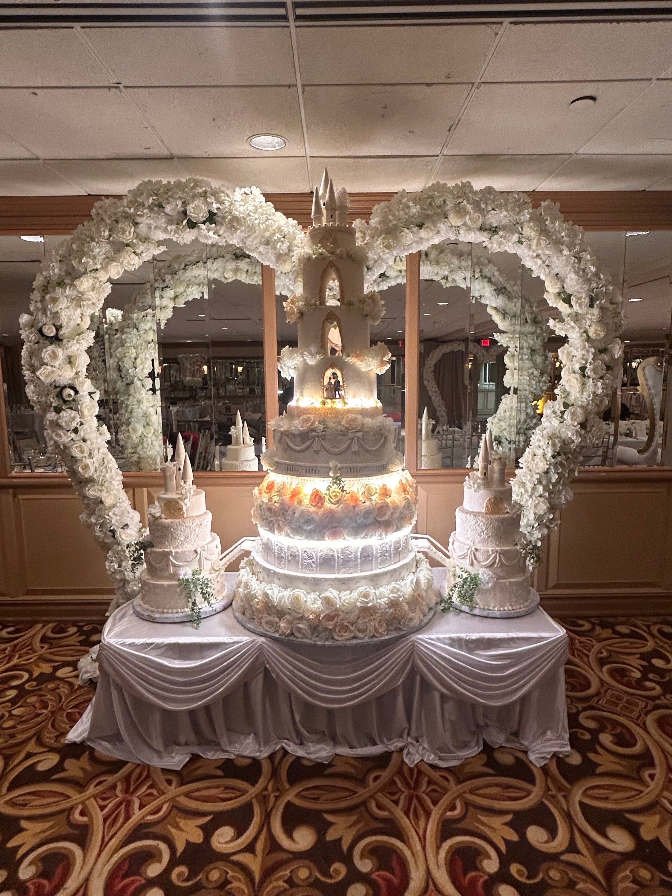 Big wedding cakes store