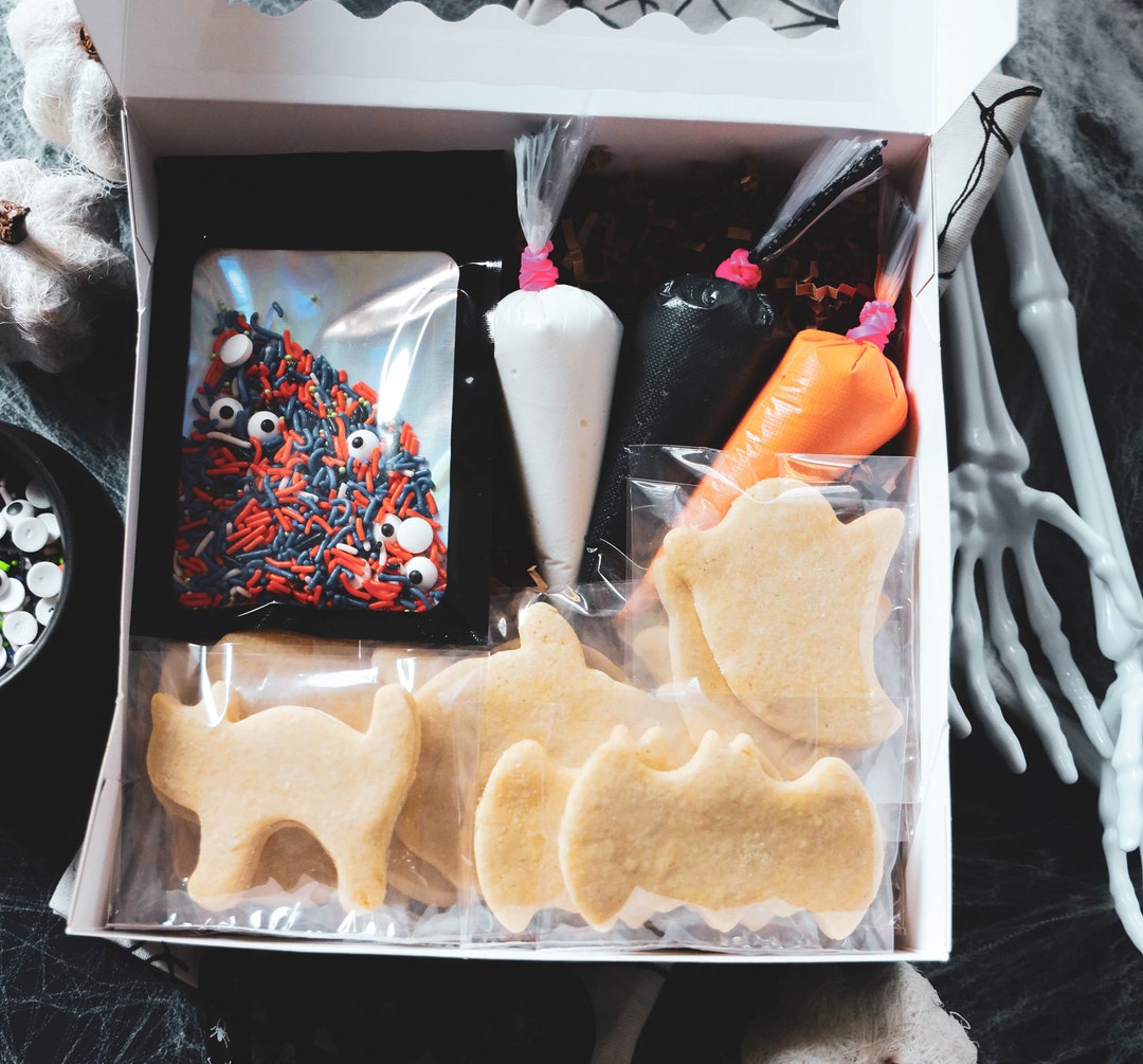 Halloween DIY Decorating Kit / Spooky Cookies / Halloween Cookies ...