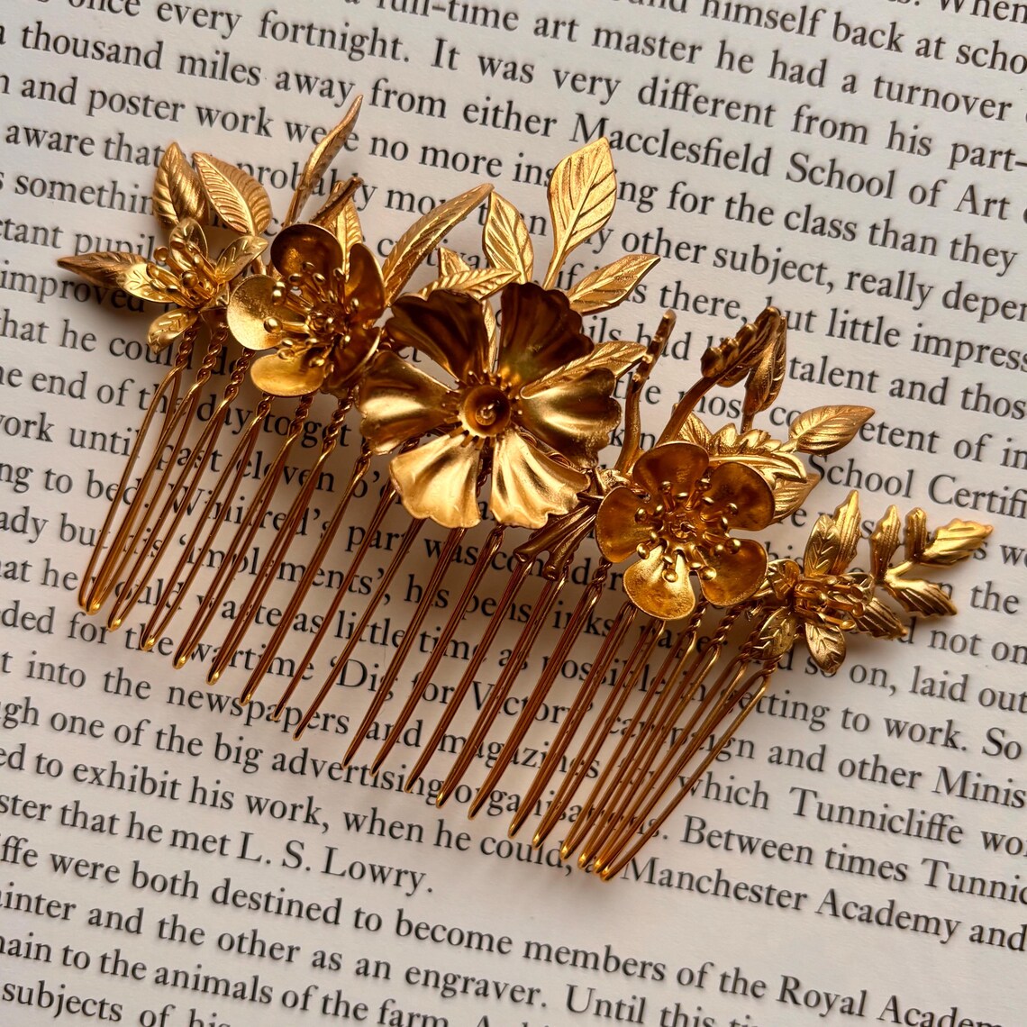 The FLORA Hair Comb, Flowers, Bridal, Bridesmaid, Veil Comb - Etsy Canada