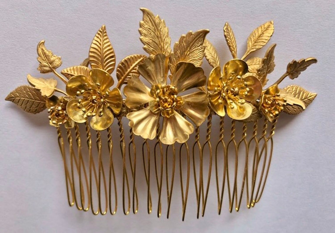 The FLORA Hair Comb, Flowers, Bridal, Bridesmaid, Veil Comb - Etsy Canada