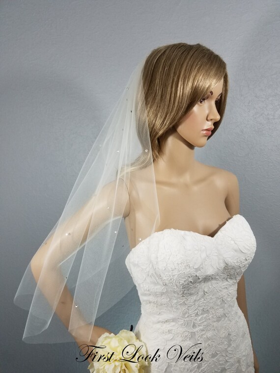 Short bridal veils with crystals store
