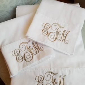 Monogrammed White Sheet Set Custom Embroidery Monogrammed Bedding Queen ...