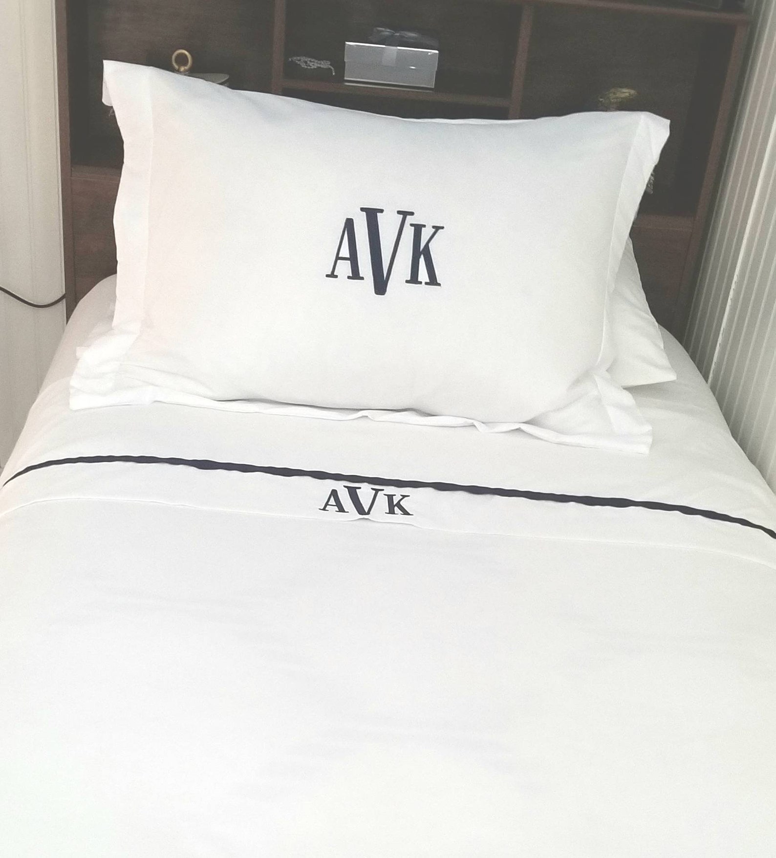 Monogrammed Sheet Set Custom Embroidery Monogrammed Personalized Sheets ...