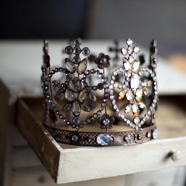 Rusty Crown - Etsy