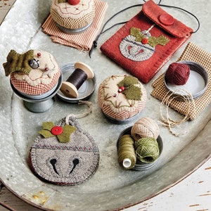 Jingle All the Way Book of Christmas Stitchery Projects by Debbie Busby ...