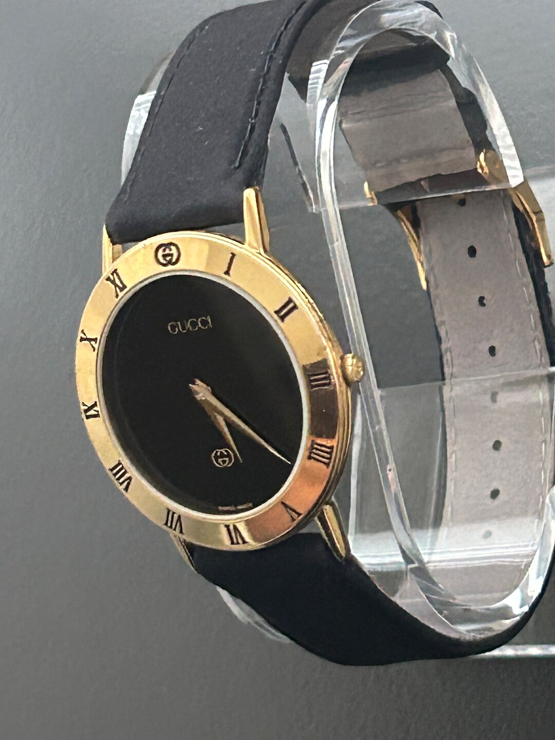 Gucci 8 Mens Handsome Gold-black Watch With a New Gucci Black Silk ...