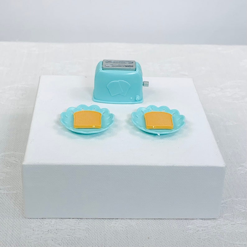 Miniature Kitchen Set - Toaster, Toast, Plates & Kitchen Scale - Doll ...