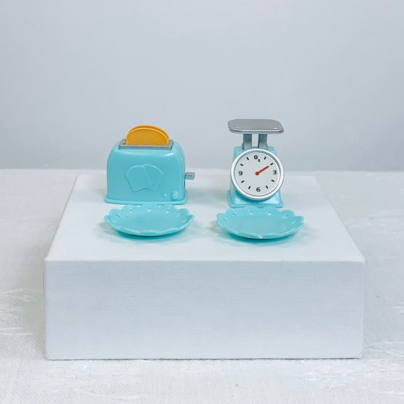Miniature Kitchen Set - Toaster, Toast, Plates & Kitchen Scale - Doll ...
