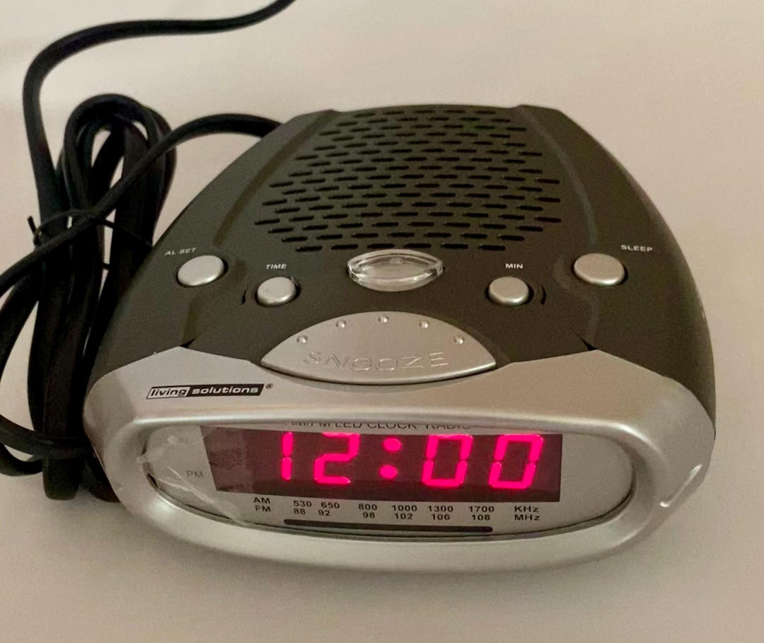 Living Solutions Vintage 1990s/2000s Am Fm Alarm Clock Radio / Vintage ...