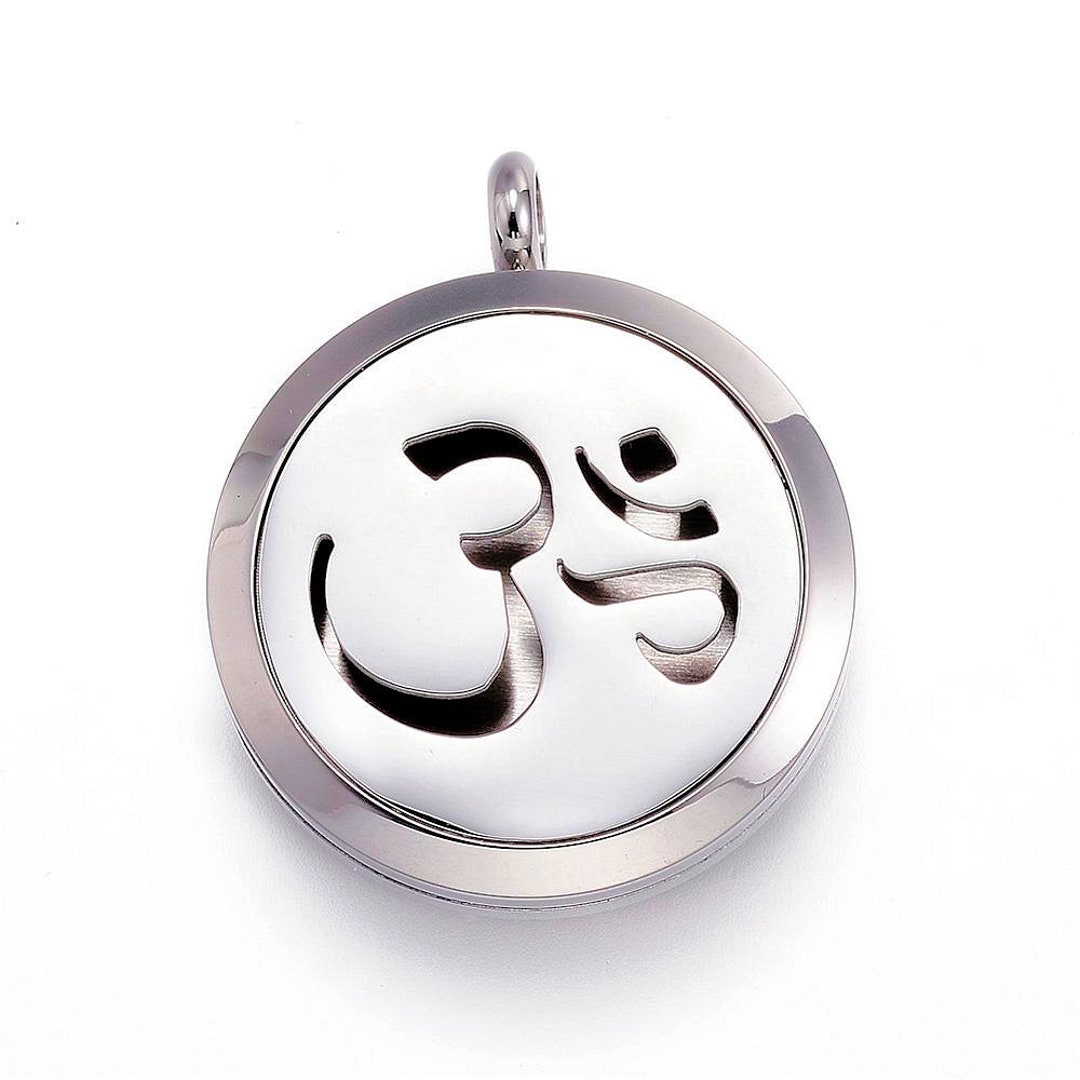 Stainless Steel Essential Oil or Perfume Diffuser Locket With Five Pads ...