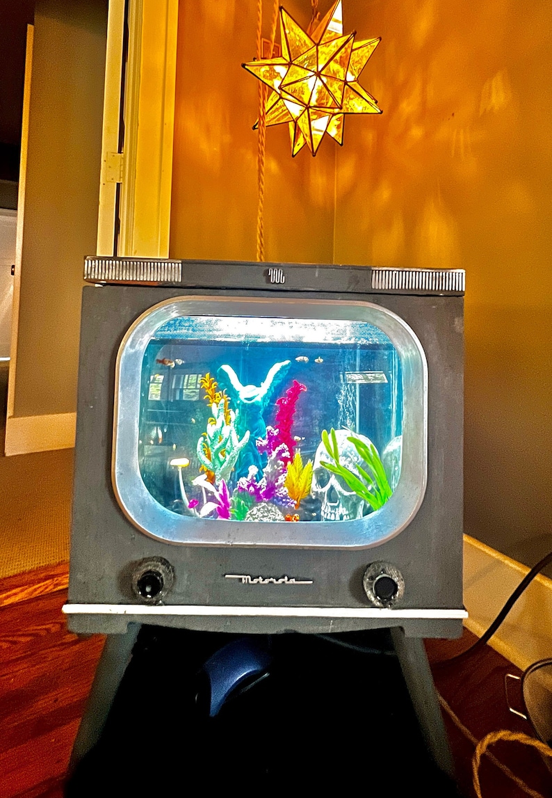 Retro Motorola TV Aquarium | Unique 1950s Vintage TV Fish Tank ...