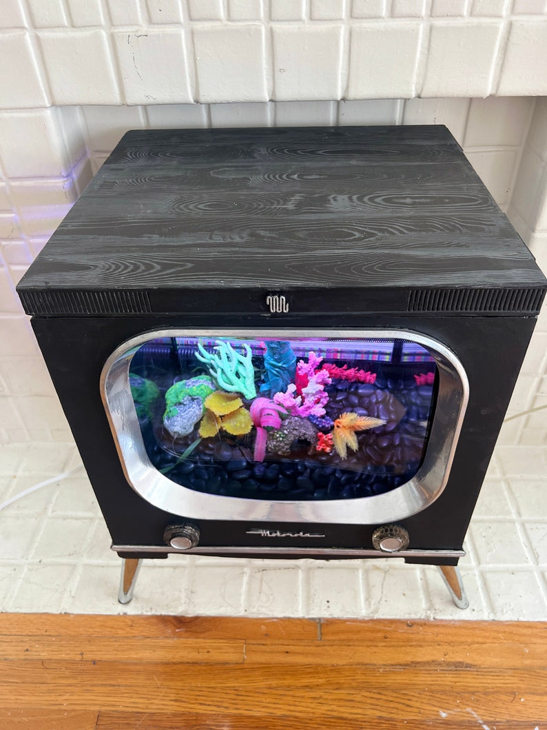 Retro Motorola TV Aquarium | Unique 1950s Vintage TV Fish Tank ...