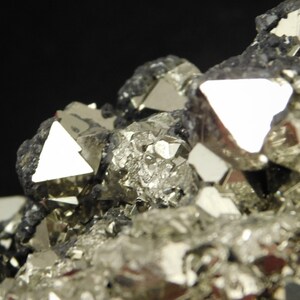 PYRAMID Shaped Crystals Big AAA Tetrahedron PYRITE Crystal Cluster Peru ...