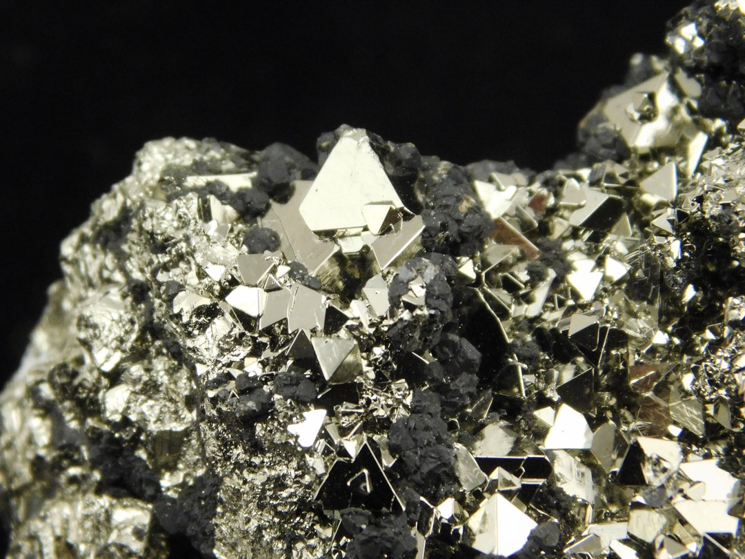 PYRAMID Shaped Crystals Tetrahedron PYRITE Crystal Cluster Peru 223gr ...