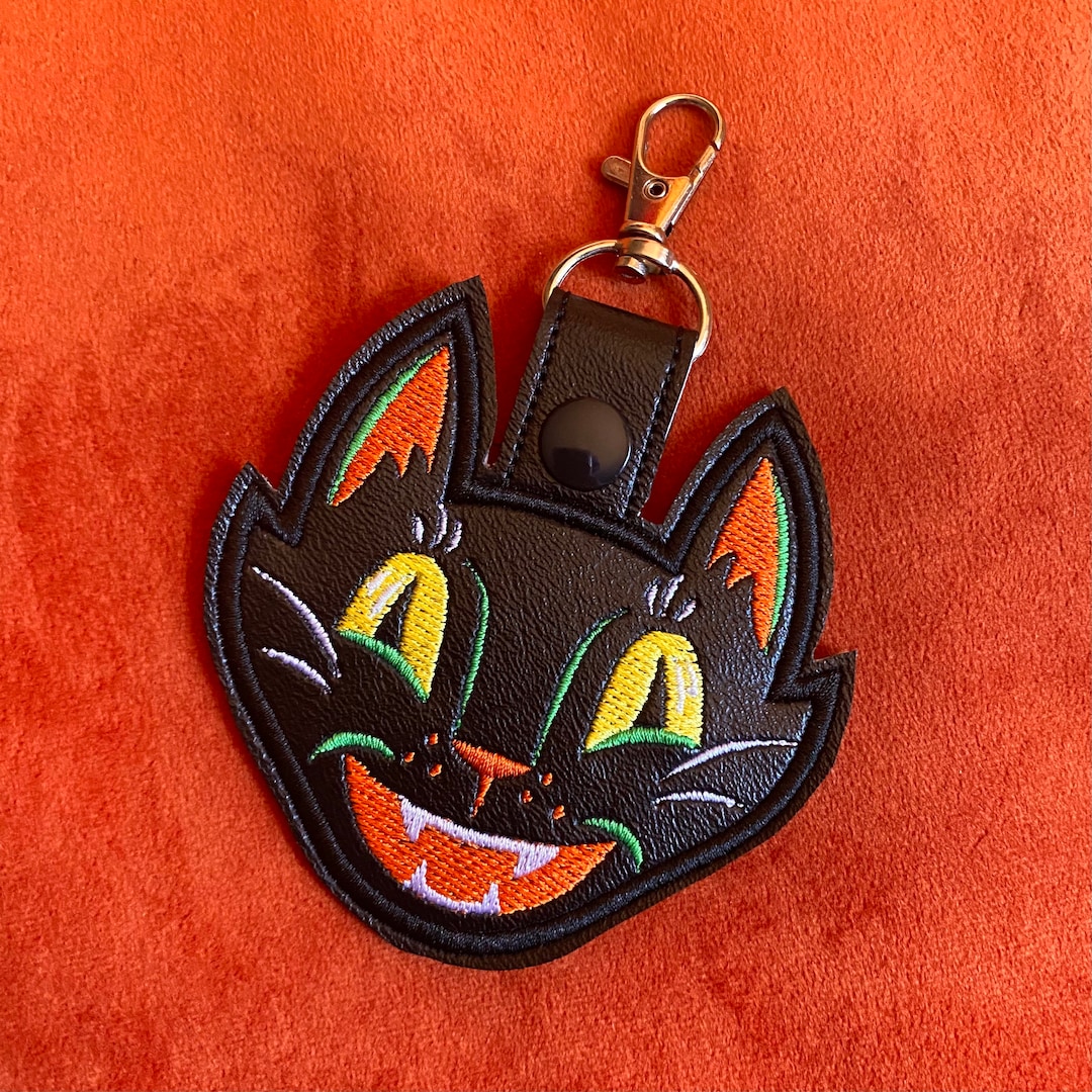 Vintage Halloween Scaredy Black Cat - Embroidered Vinyl Keychain - Etsy