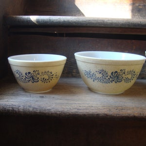 Vintage Pyrex Homestead Pattern Mixing Bowl Set - Etsy