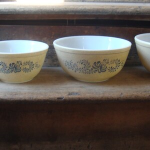 Vintage Pyrex Homestead Pattern Mixing Bowl Set - Etsy
